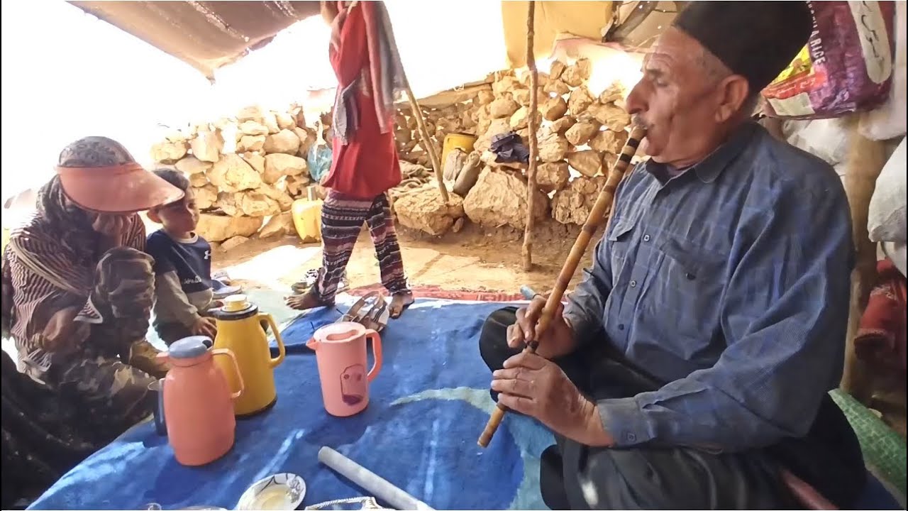 Nomadic old man plays MUSIC for his grandchildren: nomadic life in Iran ...