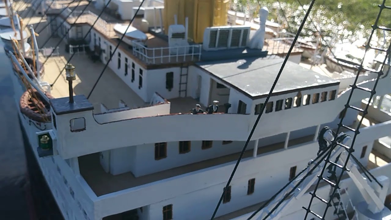 Model R.M.S Olympic docking ! - YouTube