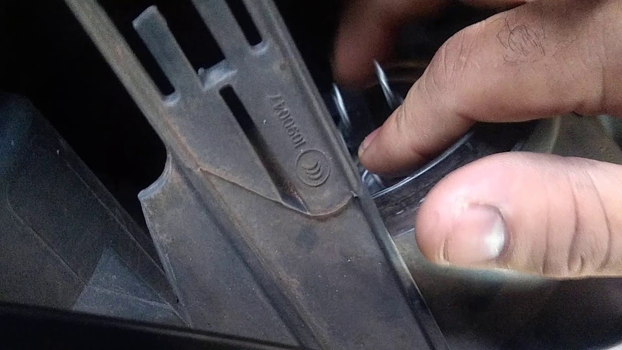 Como trocar lâmpada do farol do Renault Fluence - YouTube