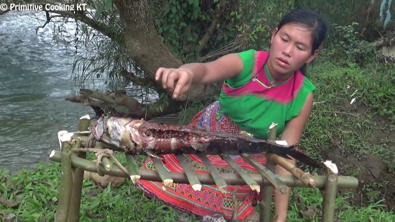 Primitive Technology - Survival skills: catch big fish and cooking fish ...