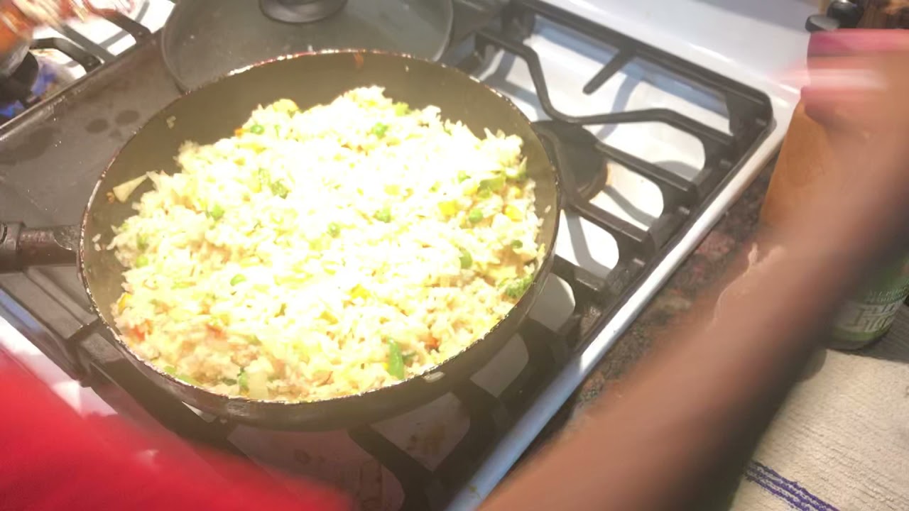 Guyanese/Chinese style Fry chicken and rice - YouTube