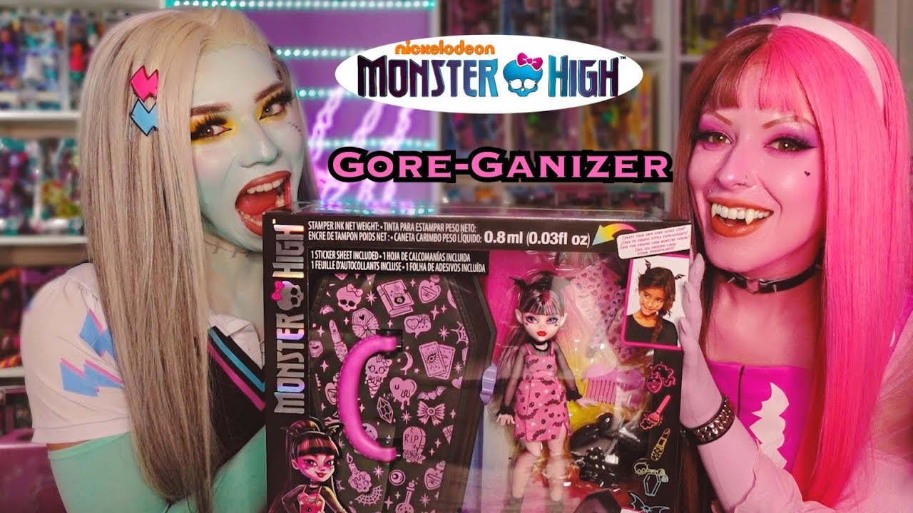 MONSTER HIGH Gore-Ganizer Draculura Doll Review - YouTube
