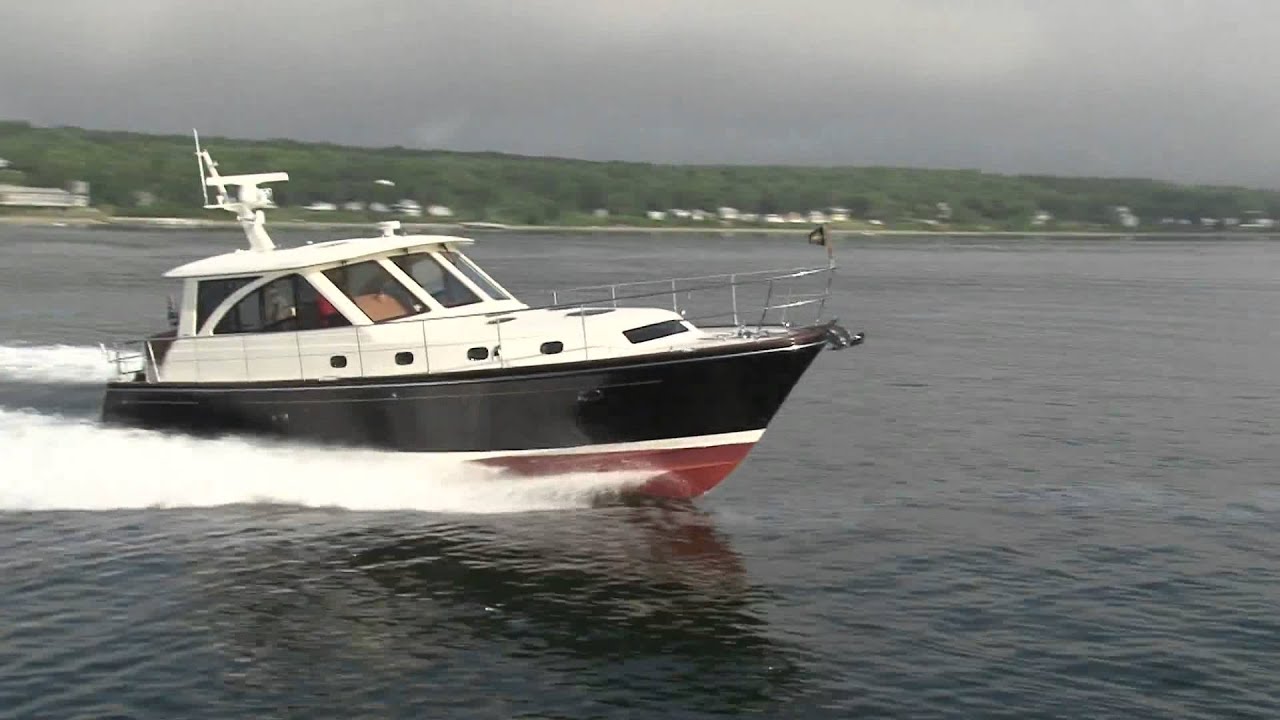 Hunt 44 Express Cruiser 1080p - YouTube