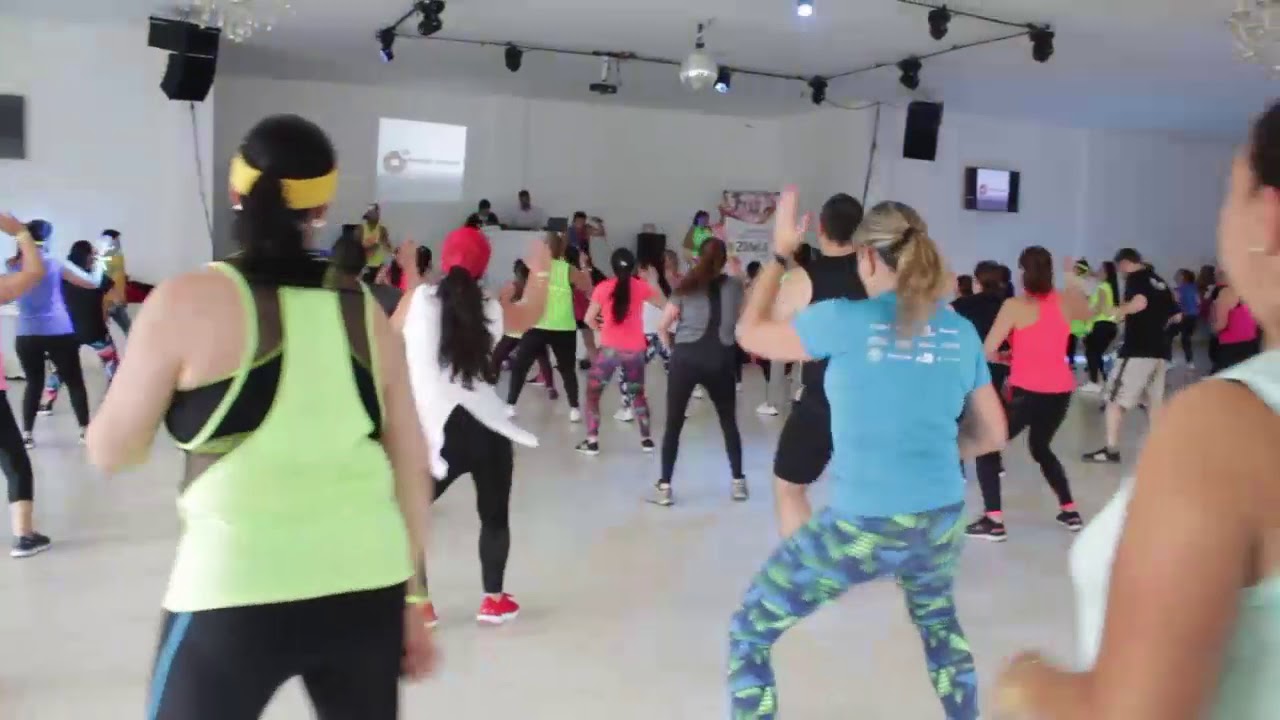 ZUMBA MEGA CLASS COLOMBIA - YouTube
