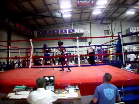 Leah boxing at the Title National Tournament Round 3 - YouTube