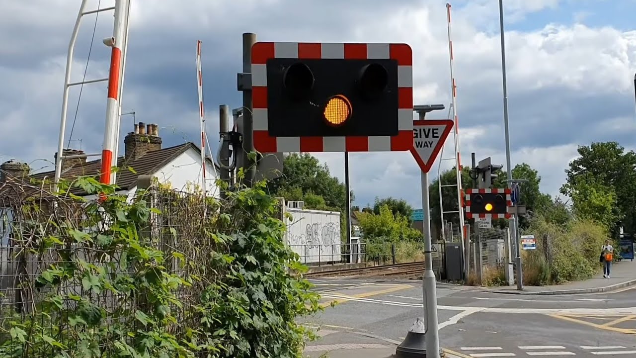 West Barnes Level Crossing, London - YouTube