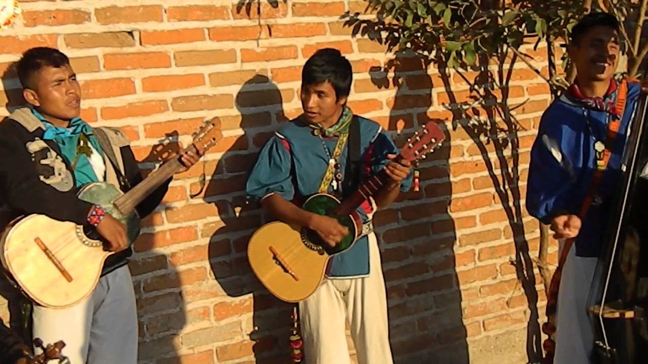 VIENTO HUICHOL LA CUSINELA - YouTube