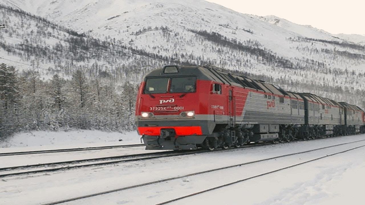 watch russian train in snow day - YouTube