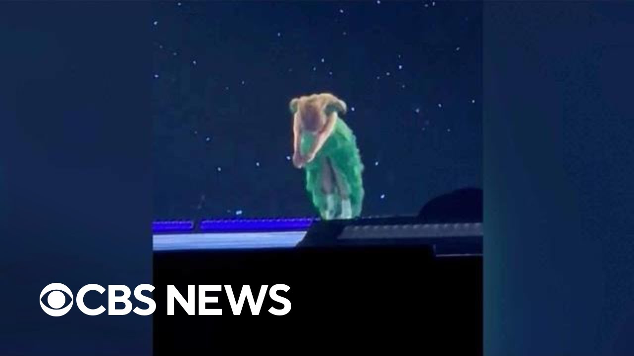 Taylor Swift takes a nose dive on stage - YouTube
