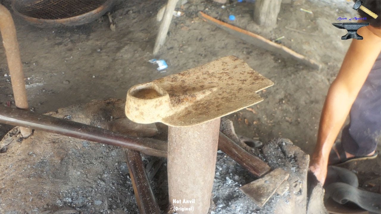 New Creation From Trash / Forging a New Farming Hoe Blade By Welding Old Rusty And Piece of Disc ...