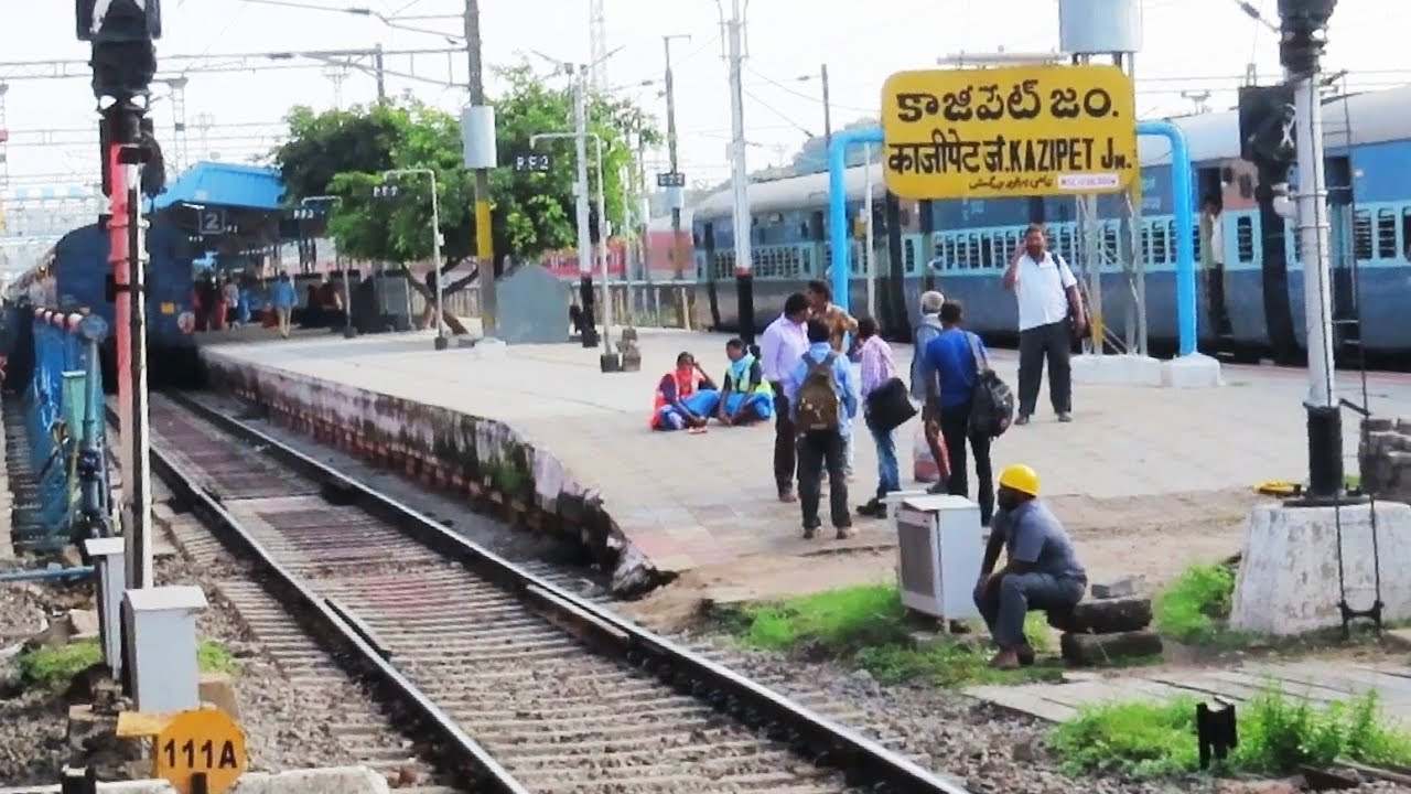 12193 Yesvantpur - Jabalpur Express - Arriving On Kazipet Junction ...