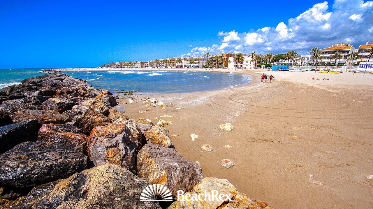 Playa Llarga, Cubelles, Spain - YouTube