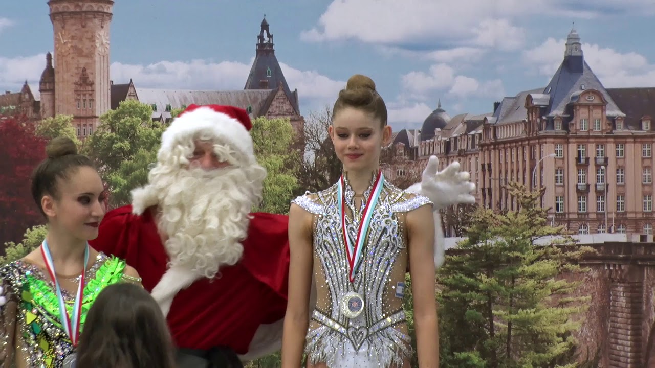 Awarding ceremony gymnasts Junior&Senior Final - YouTube