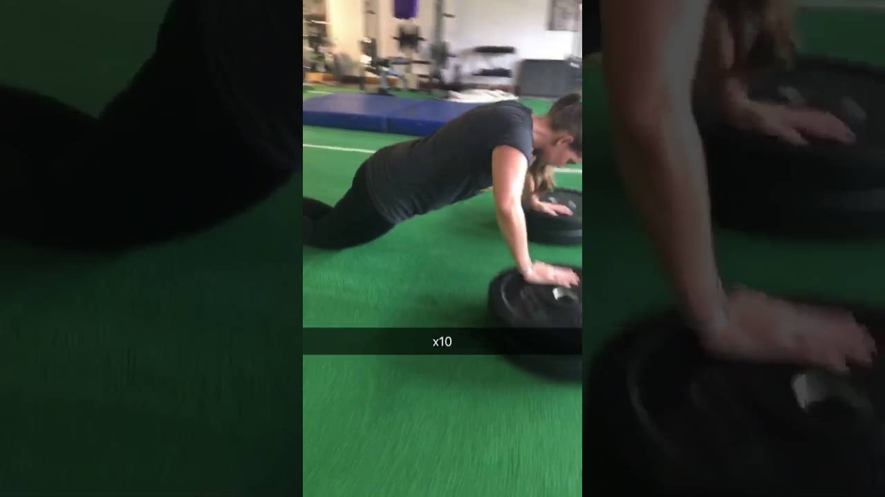 Plate Push-ups - YouTube