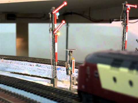 Viessmann Modellbahn Form-Haupt- und Form-Vorsignal in Bewegung - YouTube