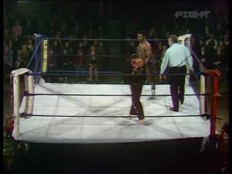 World Of Sport - Clive Myers vs Kung Fu pt.1 - YouTube