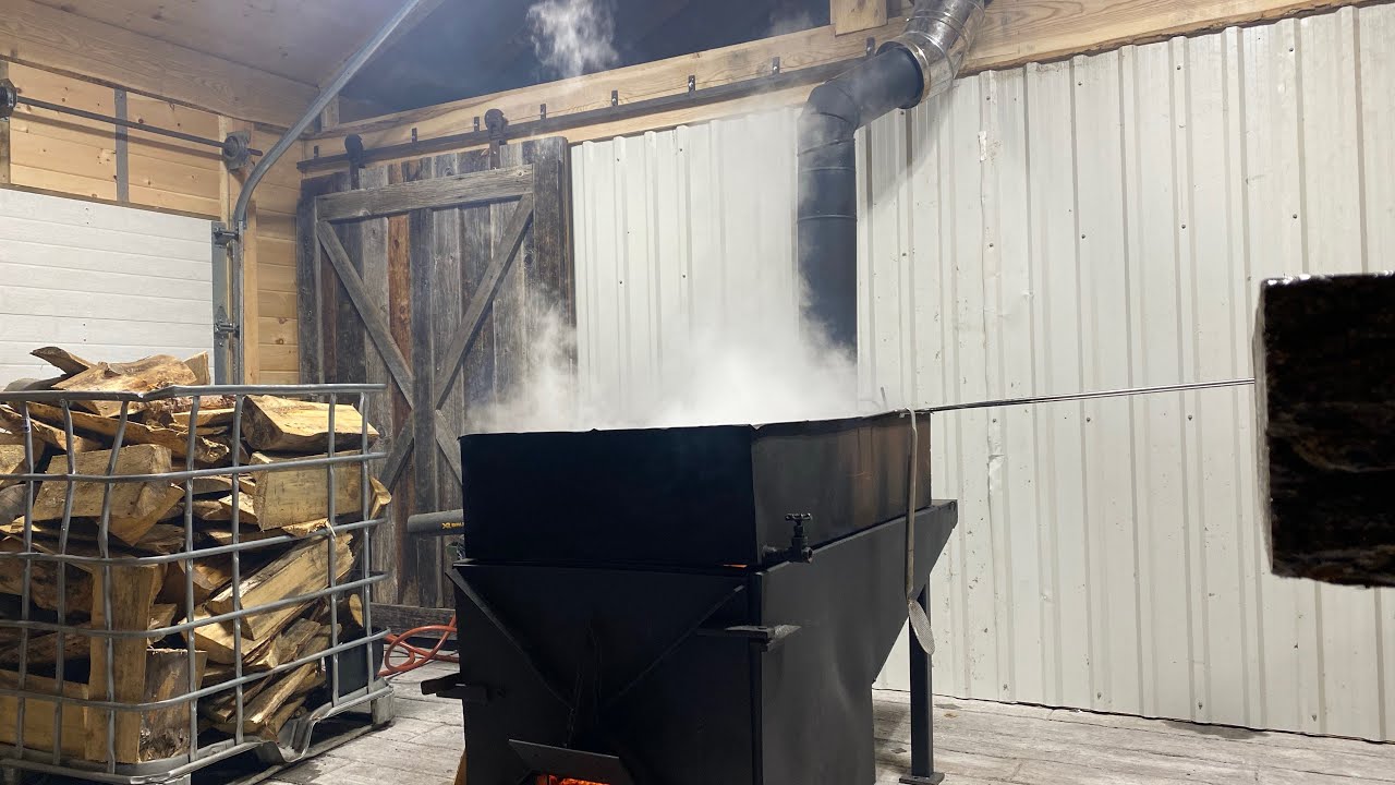 The final Sugar shack build and the final syrup of the season - YouTube