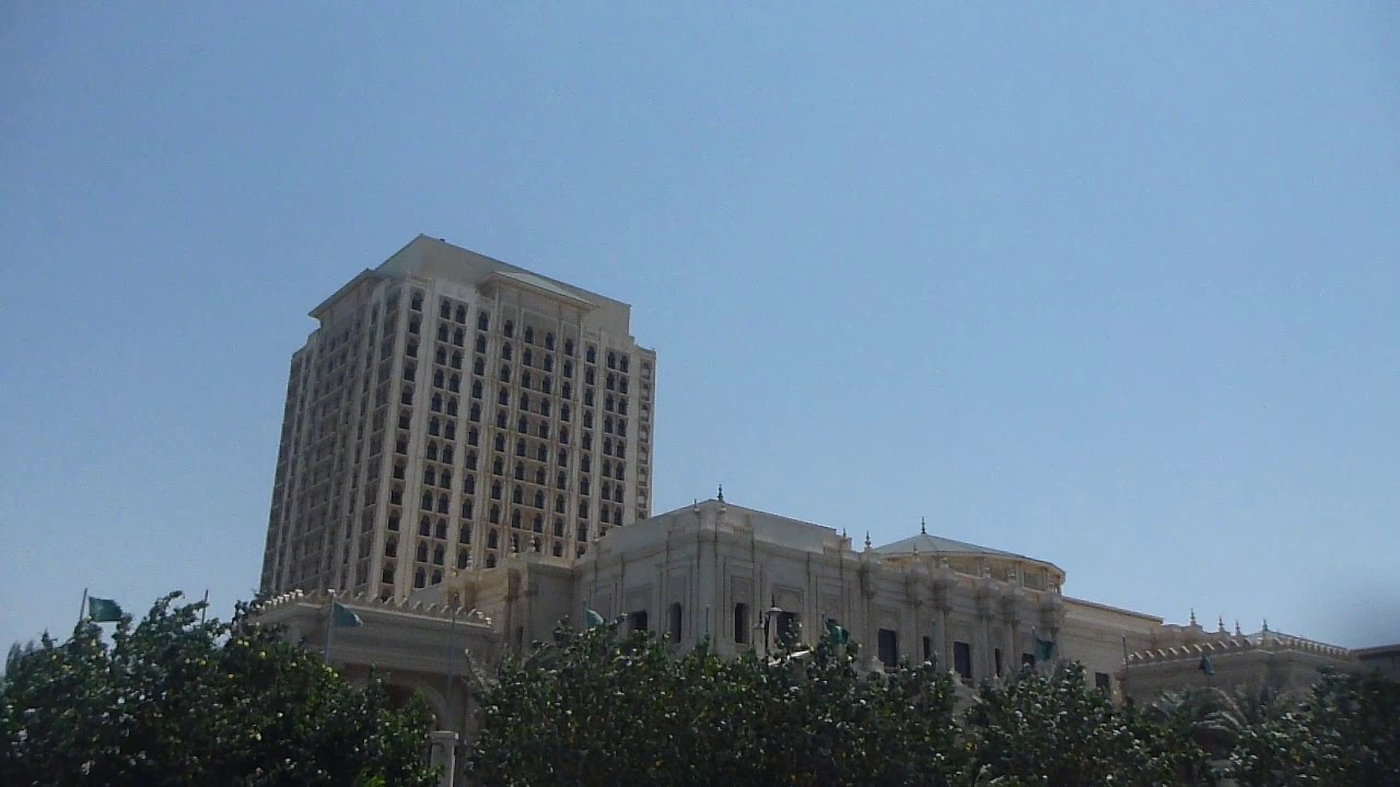 Dandering in the heat at Corniche Jeddah Saudi Arabia April 2018 - YouTube