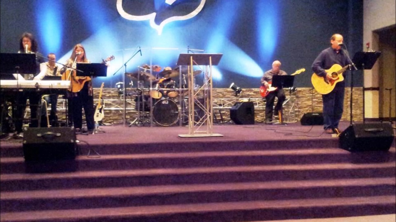 Steve Tessitore leading worship at Calvary Chapel N Phoenix 2013 - YouTube