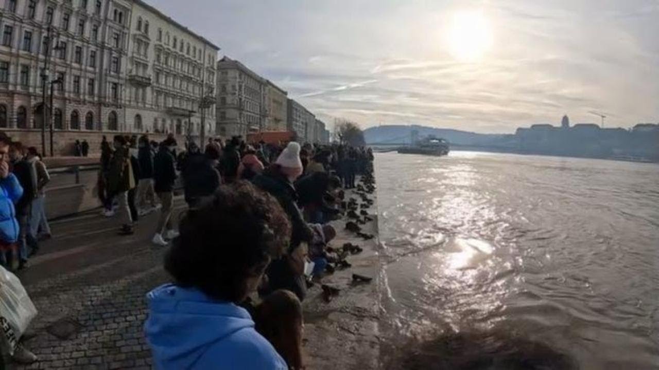Danube River overflows - Budapest, Hungary - YouTube