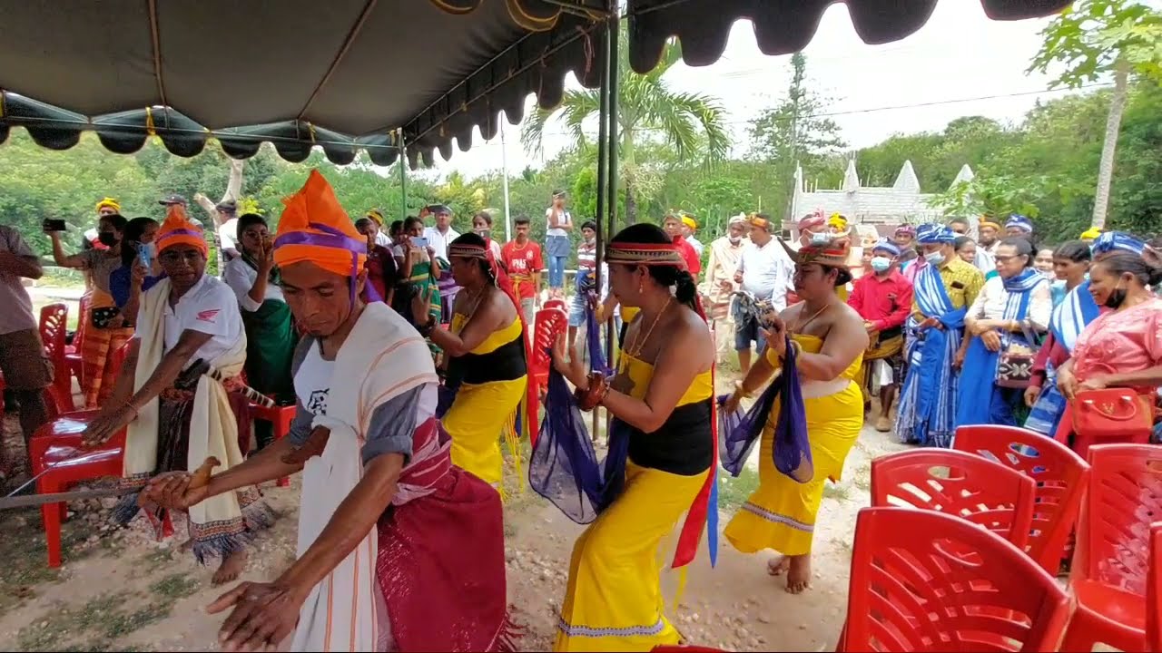 BUDAYA TARIAN DAN RONGGENG SUMBA🇮🇩TRADITIONAL SUMBA DANCE🇮🇩 - YouTube