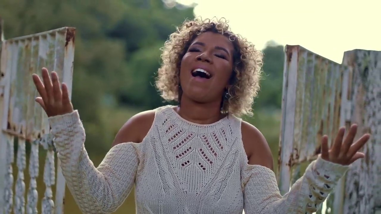 Danielle Lima - Sacia-me (Clipe) - YouTube