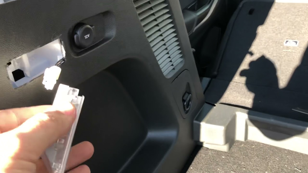 Opel Grandland X DIY boot light - YouTube