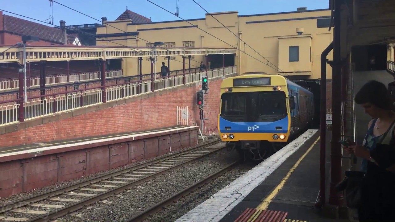 Comeng - Metro Trains Melbourne - Arriving South Yarra to Flinders ...