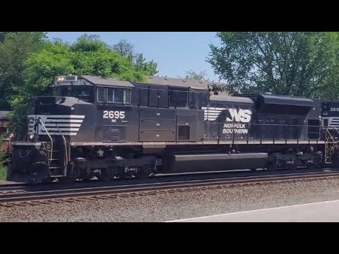 NS 2695 Leads B10 through Chesterton, IN - YouTube