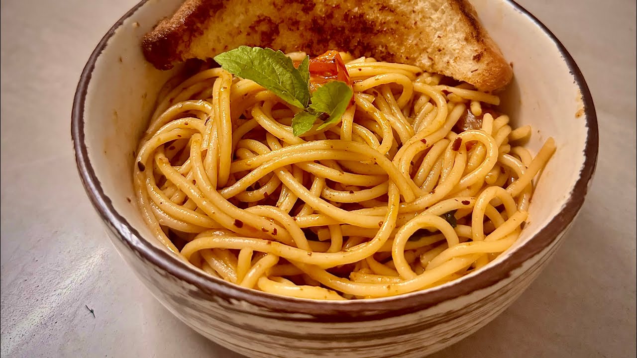 hot & spicy spagetti with tomatoes and basil | rain food | Neelima ...