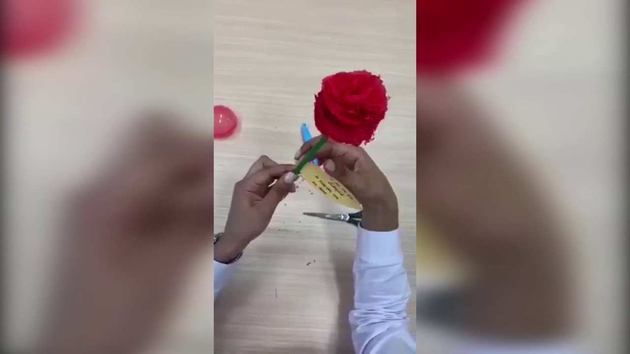 25 de Abril - Como fazer cravos de papel - YouTube