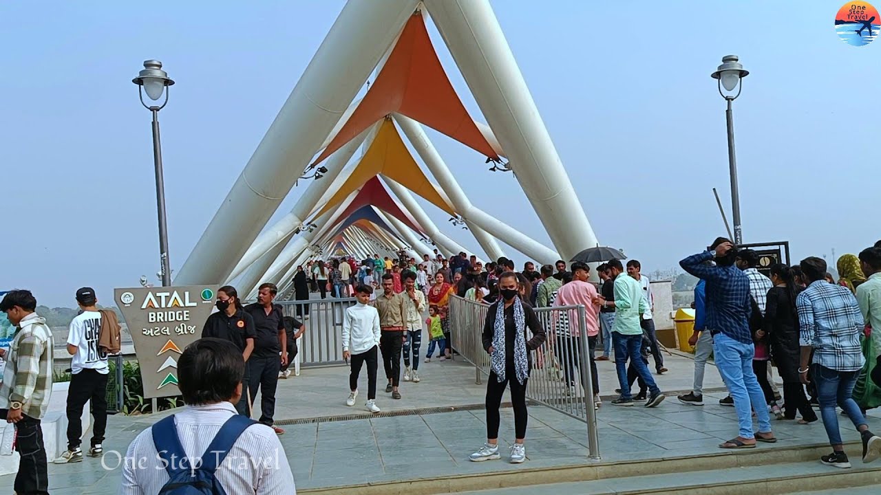 Atal Pedestrian Bridge Sabarmati Riverfront Ahmedabad, Gujarat, India ...