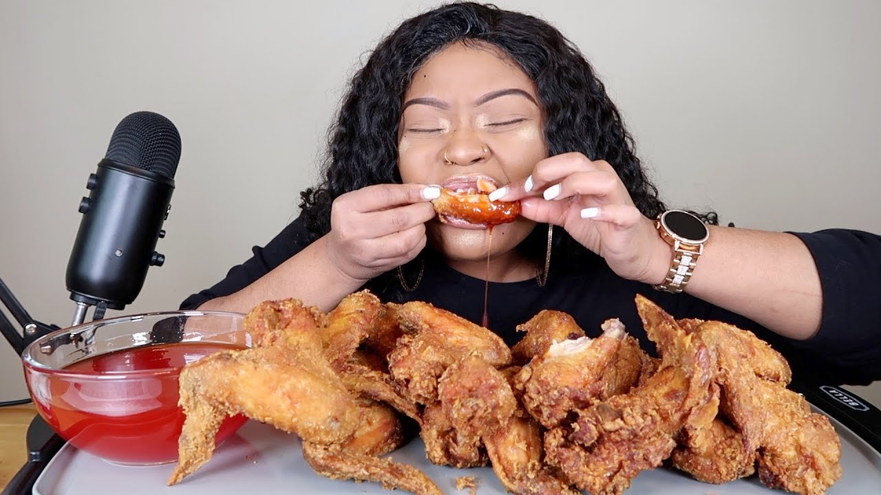 FRIED CHICKEN MUCKBANG WITH SWEET AND SOUR SAUCE!!! - YouTube