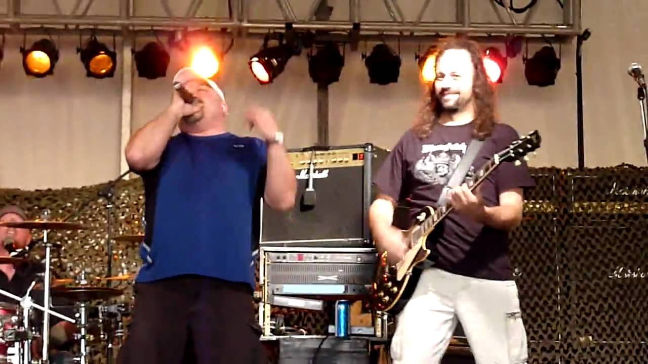 Uncle Chunk Cover Band Sings live "Rockstar" Nickelback @ Bierstube ...