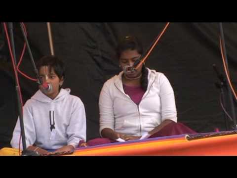 Shravyya & Pooja Mathaji Sing Sri Jagannathastkam - YouTube