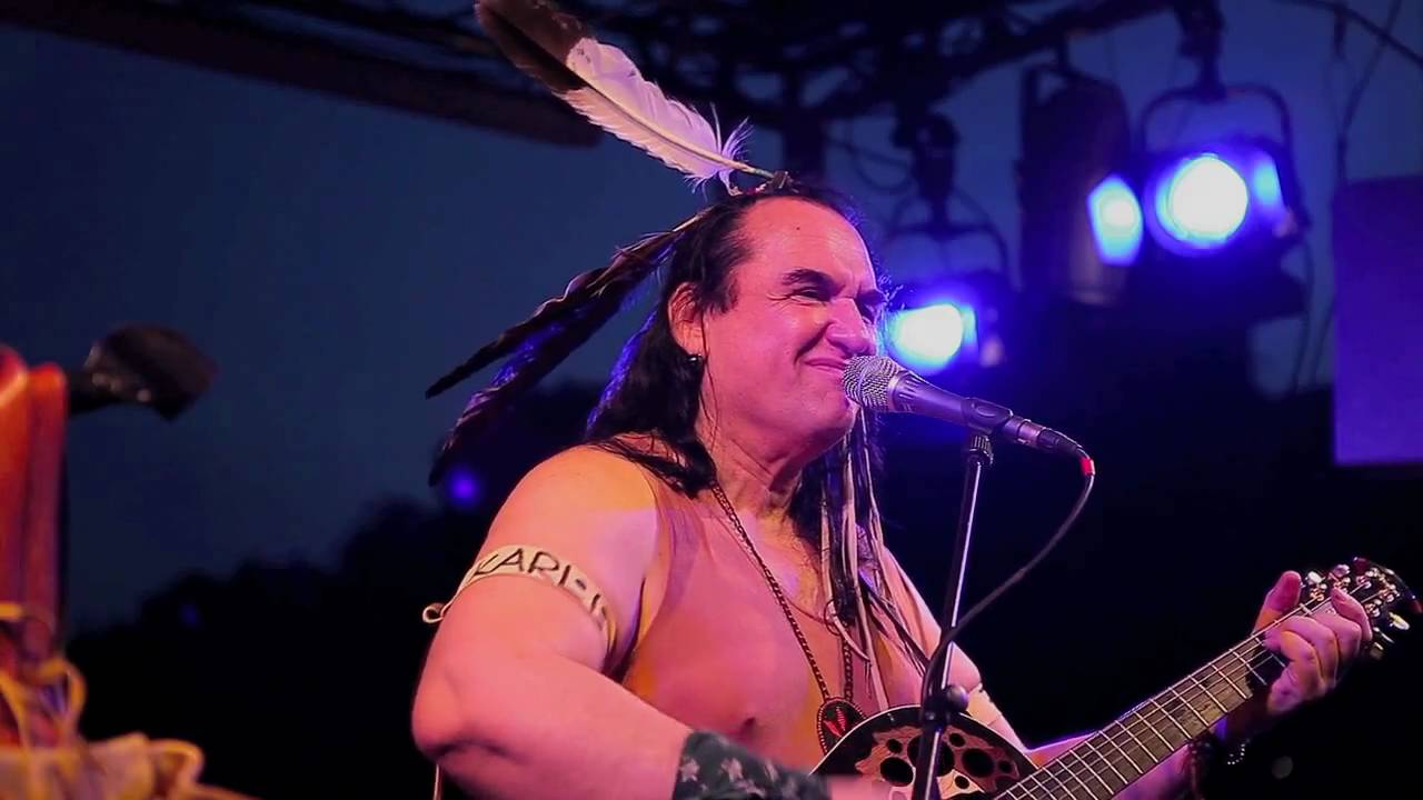 ISARINDIAN Willy Michl Performs 'Canoe' at ISARFLIMMERN Concert auf ...