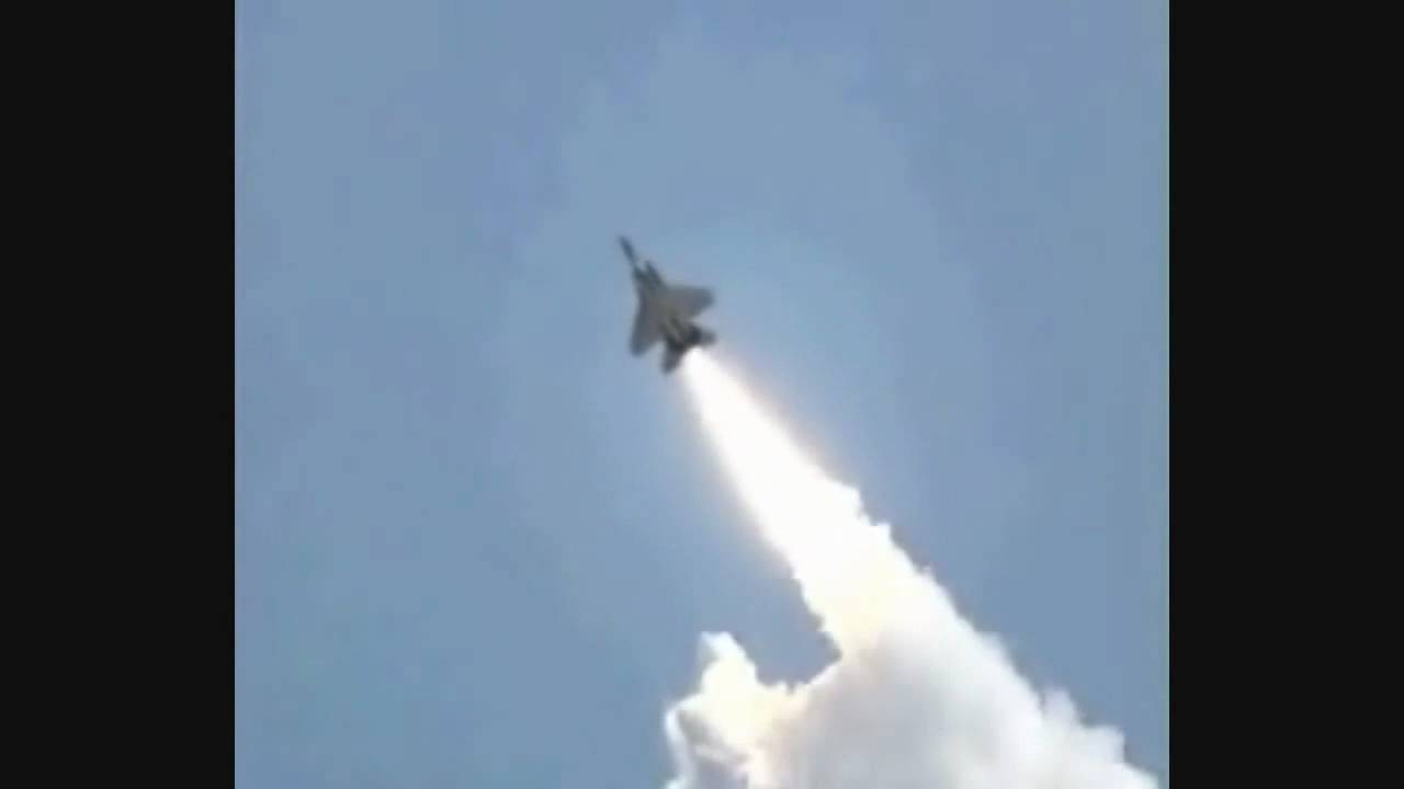 Amazing!!! Fighter jet in water HD - YouTube