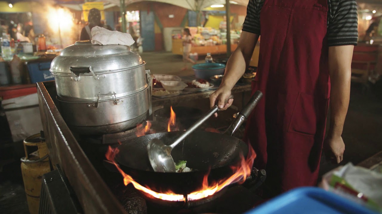 Cooking fried rice [FREE STOCK FOOTAGE] - YouTube