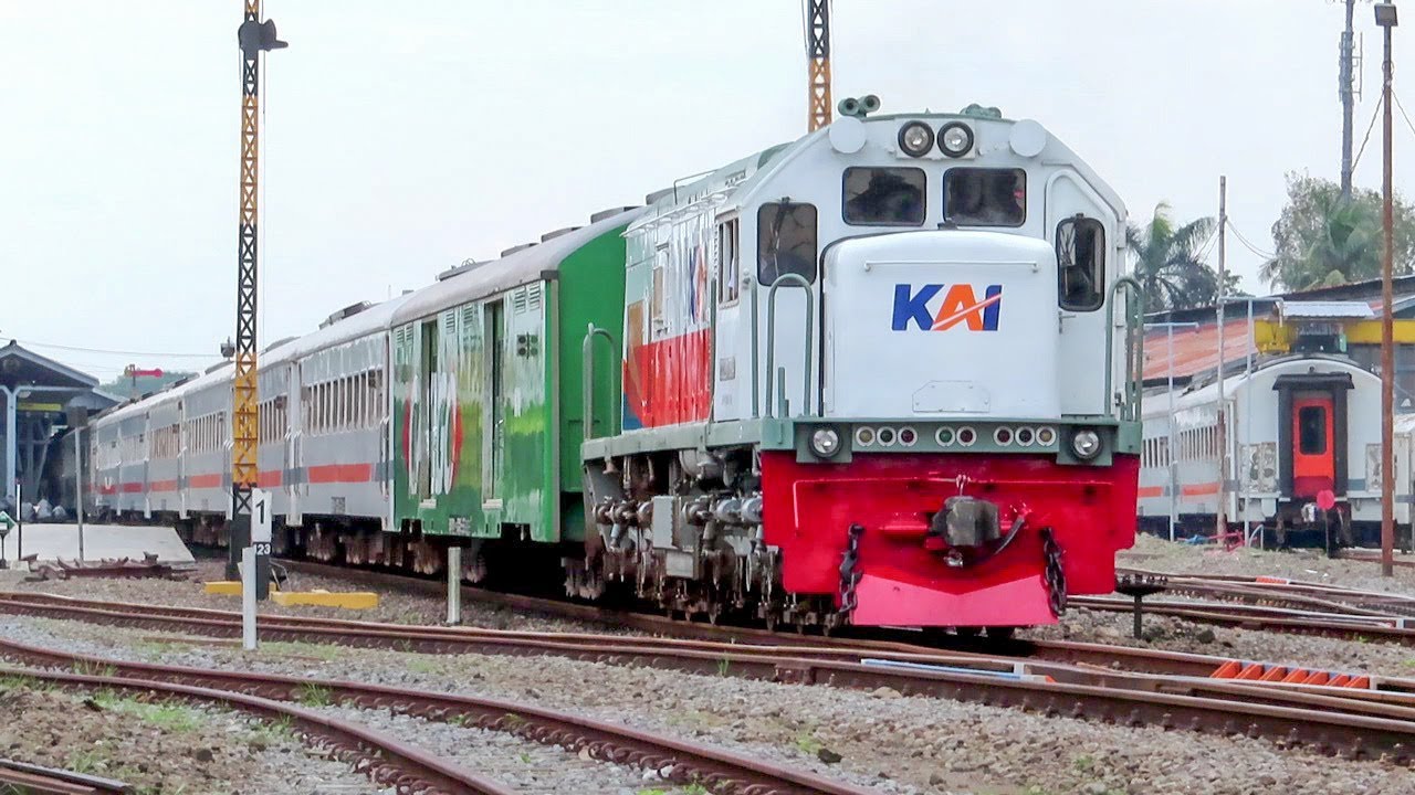 KA BRANTAS SAMPAI GANTI RANGKAIAN ? PERJALANAN KERETA API KACAU PARAH ...