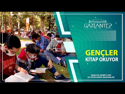 GENÇLER KİTAP OKUYOR!