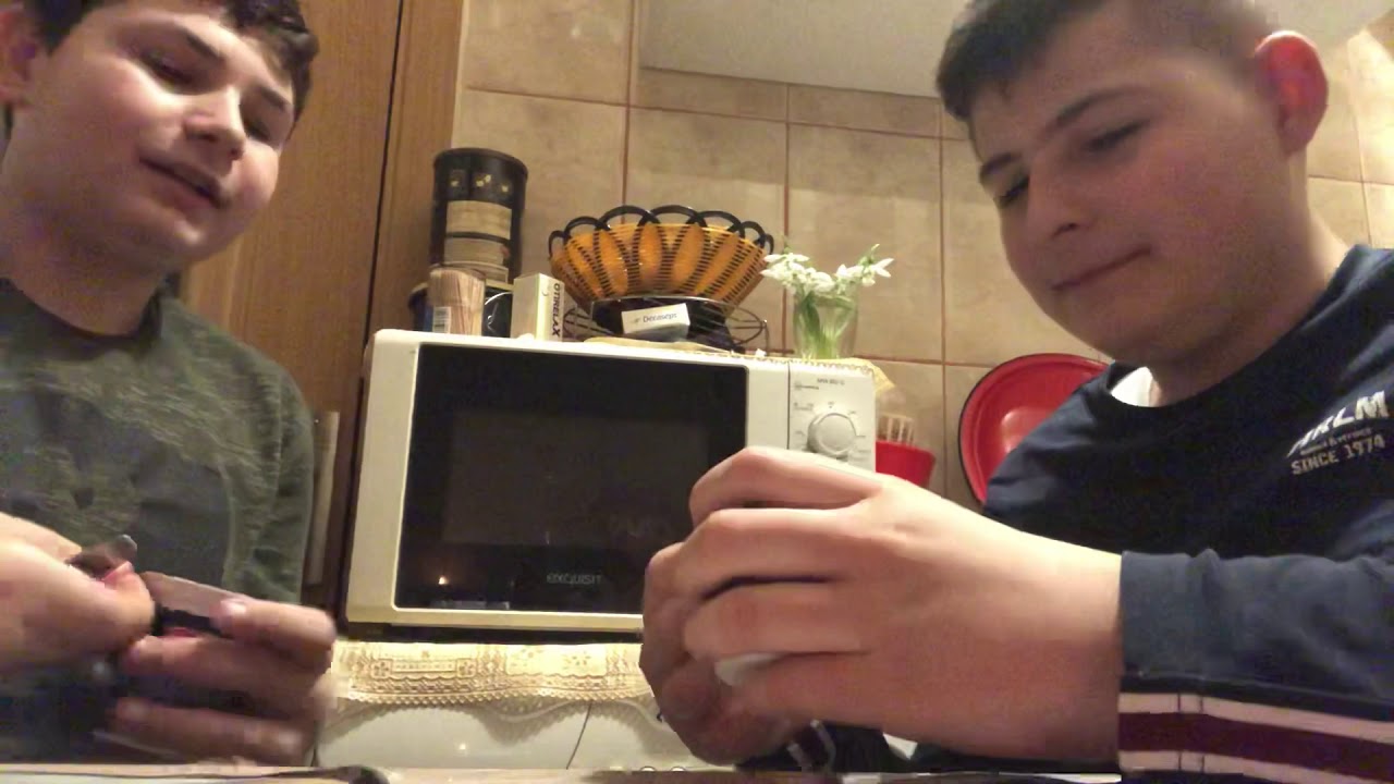 EP2 Mâncam Iaurt muller cu fructe de padure👍 - YouTube