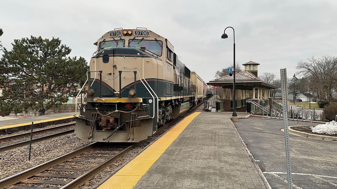 CSXT 3228 brings CPKC 254 past Deerfield w/ BNSF 9796 (Executive MAC ...
