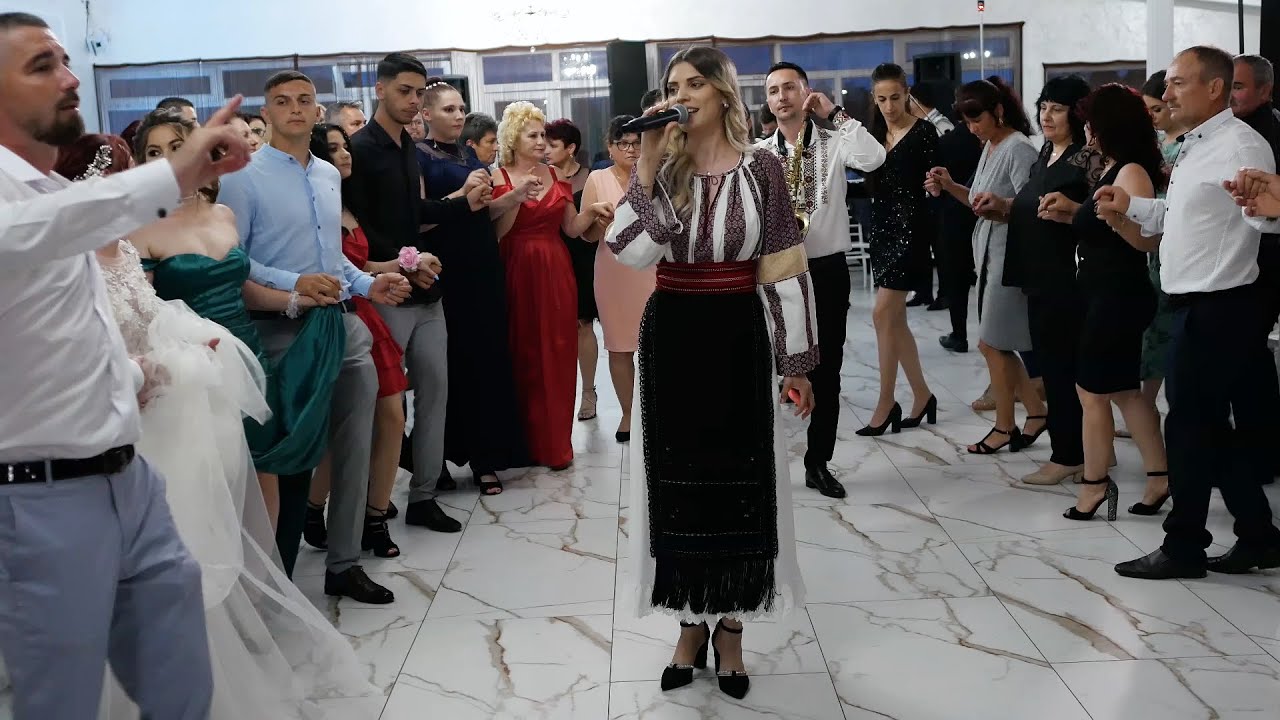 Mirabela Maria Paveloiu si Formatia Doru Mituica Band - YouTube