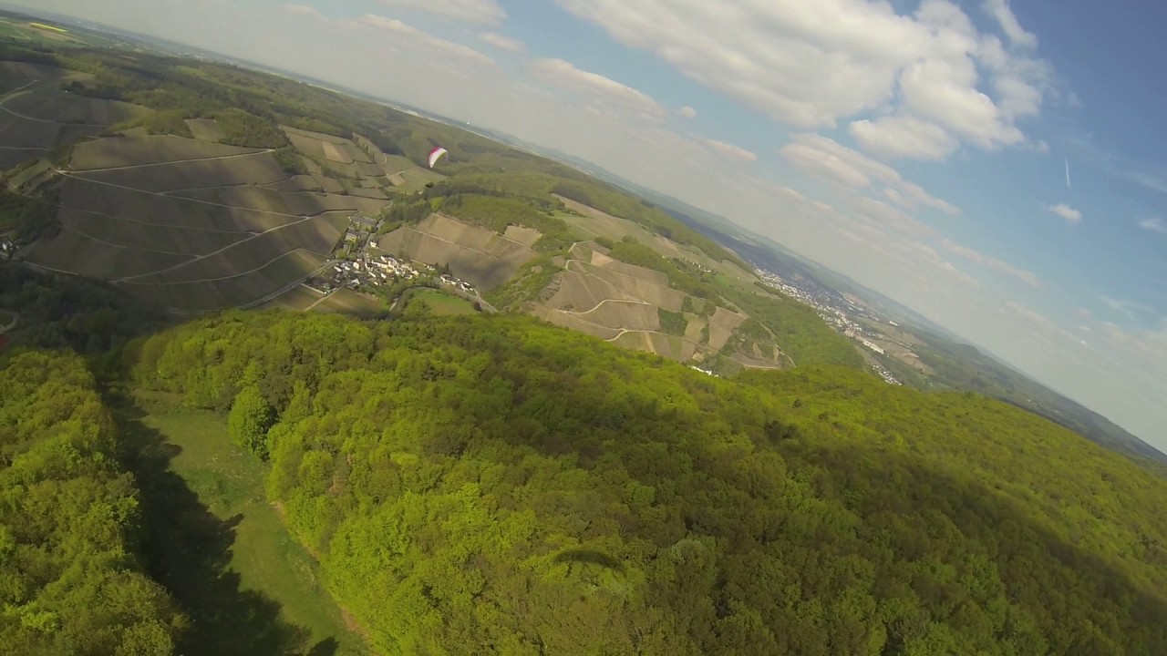 Dernau/Krausberg ,Landung ,leichter Abwindrotor auf Fußballplatz - YouTube