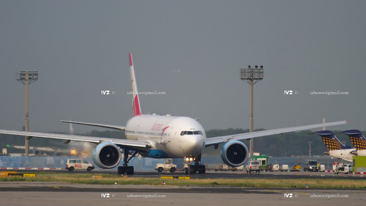 Boeing 777 taxiing before departure - YouTube