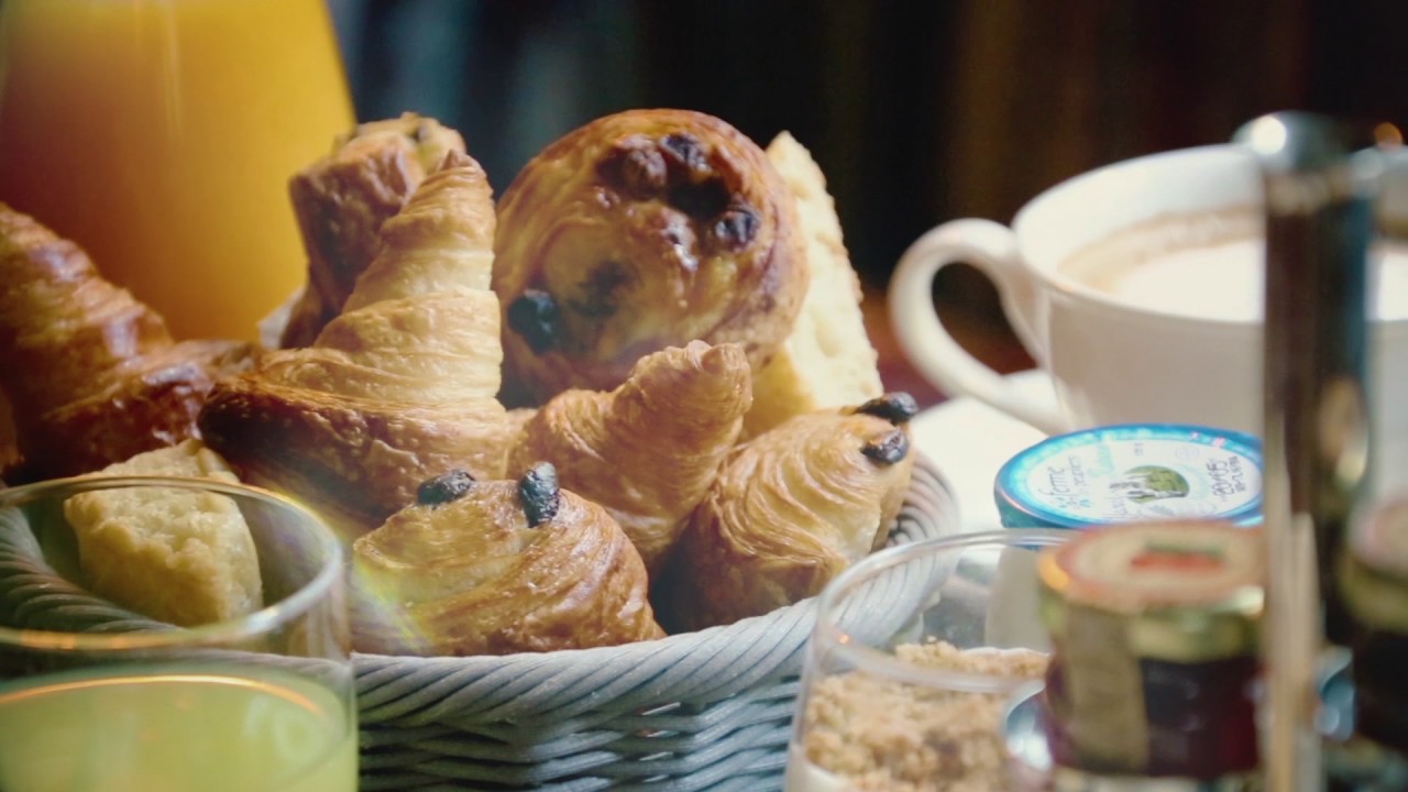 Le Saint official video - YouTube