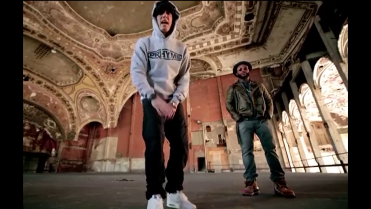 Rap Battle: Logic vs Eminem! - YouTube