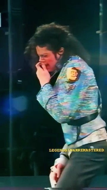 ENERGETIC MICHAEL JAMMIN!!🕺🎶💥🤴#michaeljackson#kingofpop#shorts#moonwalk - YouTube