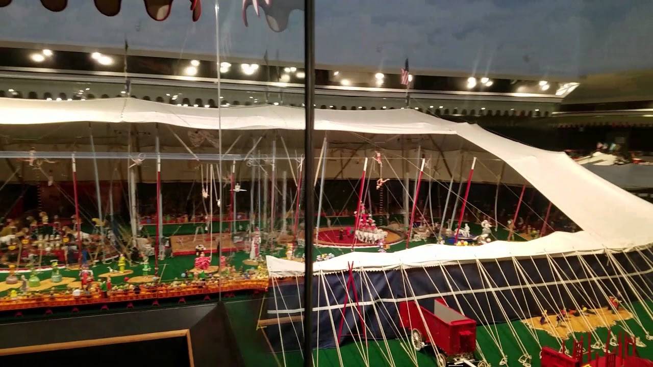 Howard Bros. CIRCUS - YouTube