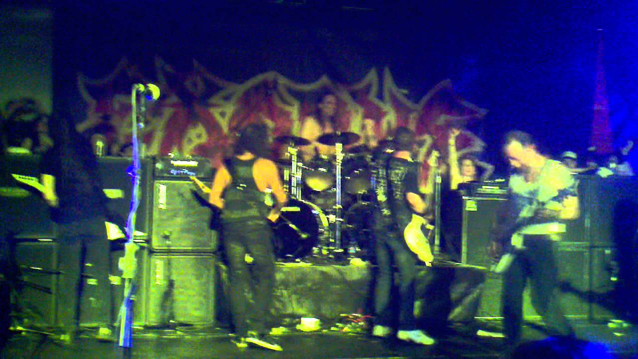 Metallica's Kirk Hammett joins Exodus on stage in Paul Baloff's Honor ...